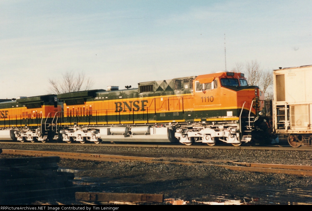 BNSF 1110
